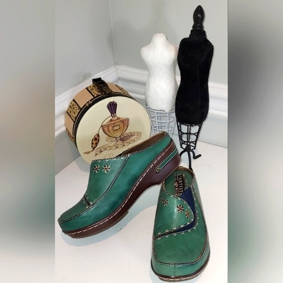 L'artiste | Shoes | Spring Step Lartiste Greenblue Chino Clogs Nwob ...